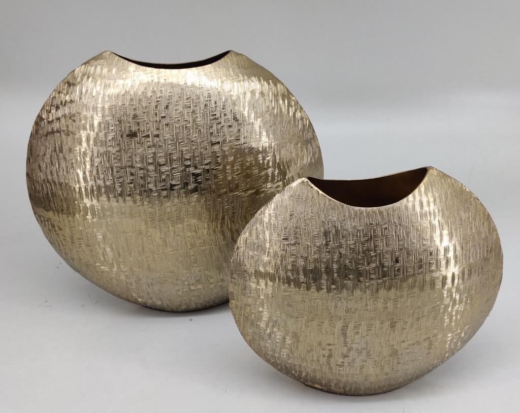 Shataj Decorative Aluminum Table Vase - Oval Shape – Shataj Art Gallery